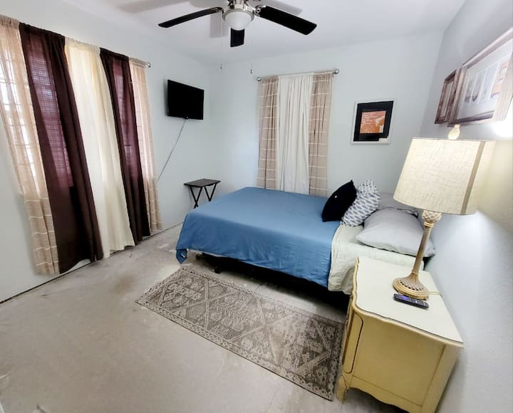 Room For Rent Near Kiewit & Bay! - Corpus Christi, TX