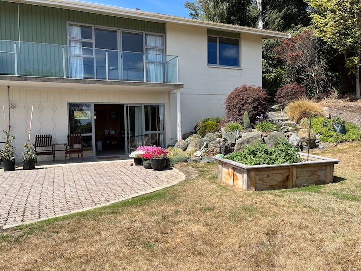 Hidden Gem With River Views - Balclutha
