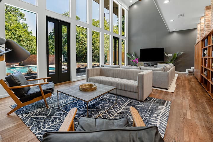 Luxury Modern Mansion - Walk To A&m - Bryan