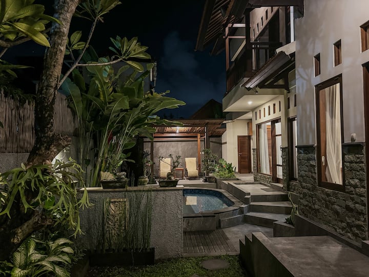 Sanvilla 3br | Pool | Fast Wifi | Near Batu Bolong - Canggu