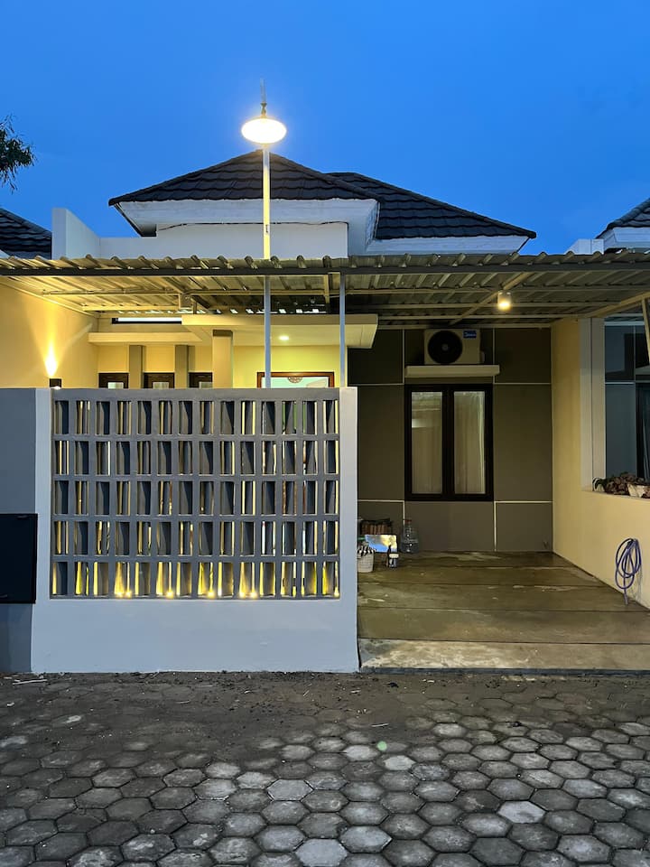 Ewolu Homestay Banguntapan - Yogyakarta