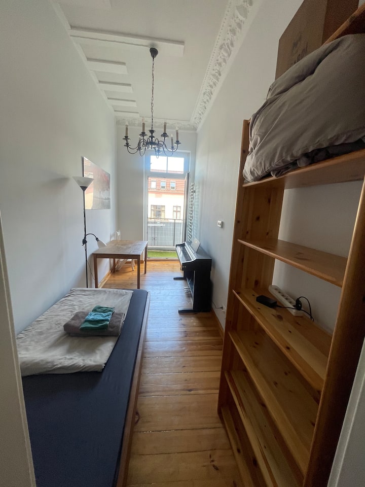 Single Room - Piano, Balcony - Berlin