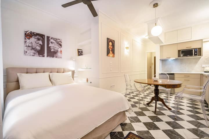 Stijlvol Rustig Appartement In Bruisende Wijk - Atenas