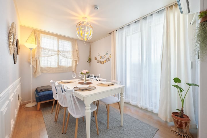 [Sun House] 홍대입구역도보9분/3rm&6bed/엘리베이터/넷플릭스&유튜브/주차가능 - Seoul