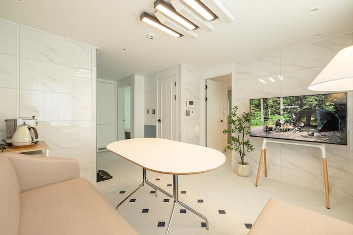 김포공항/반려견가능/방2개침대2개/신축/주차가능/까치산역/화곡역/엘리베이터/고퀄리티/청결 - Bucheon-si