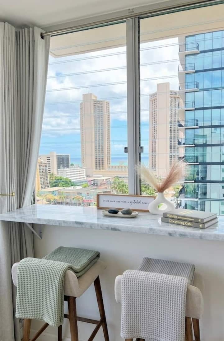 Rare Corner Modern Waikiki Studio Oasis 14f - Honolulu