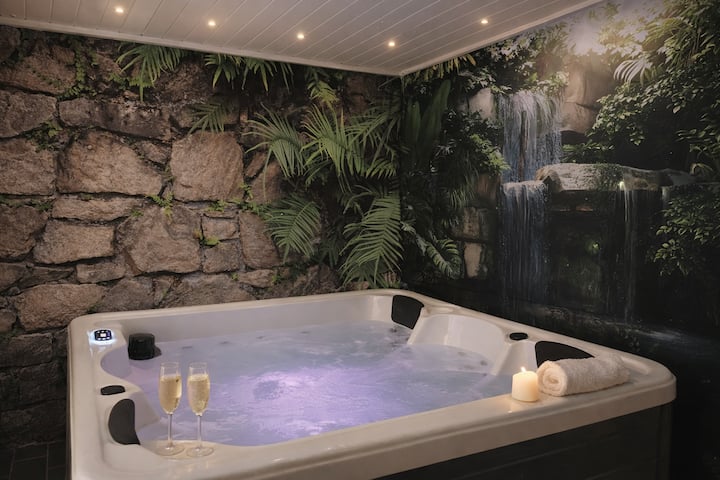 Escapade Romantique Jacuzzi Privatif En Provence - Château de Sauvan