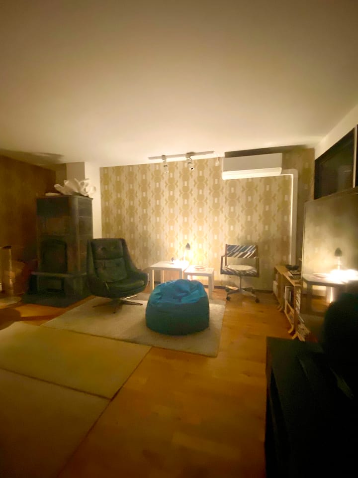 Intill Sjukhus, Buss, TĂĄg Och Centrum Av Karlstad. - Karlstad