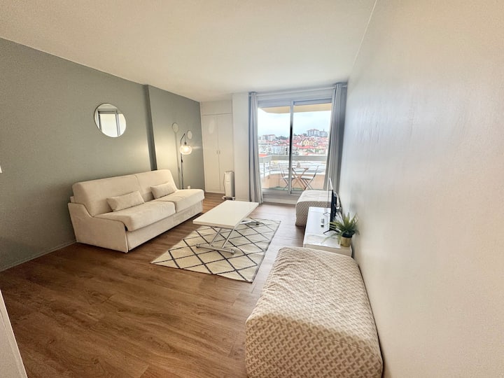 Studio Avec Balcon - Piscine - Plage à Pied - Biarritz