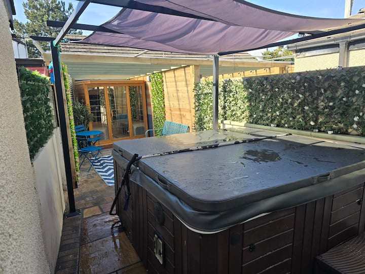 The Bay Cottage-hot Tub & Sauna Morecambe Bay - Morecambe