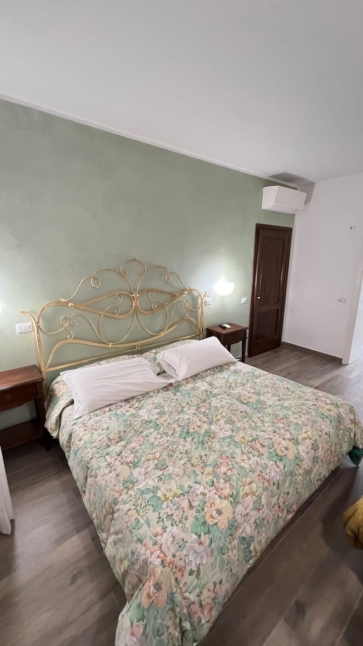 Camera Matrimoniale Tv A/c Wifi - Castiglione del Lago