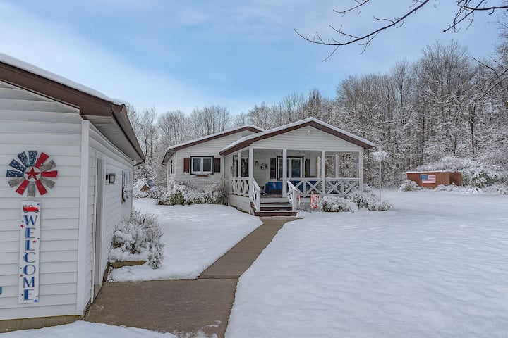 Four Bedroom Home. Direct Access To Snowmobiling. - Chautauqua, NY