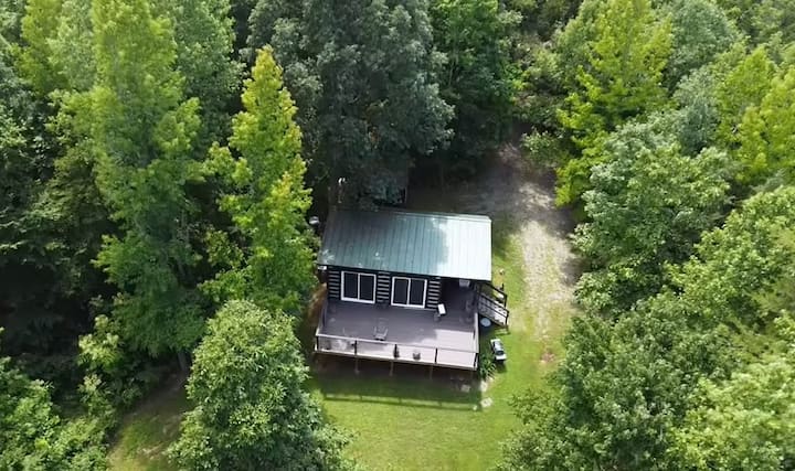 Tranquil Haven: Secluded Retreat - Lake Anna, VA