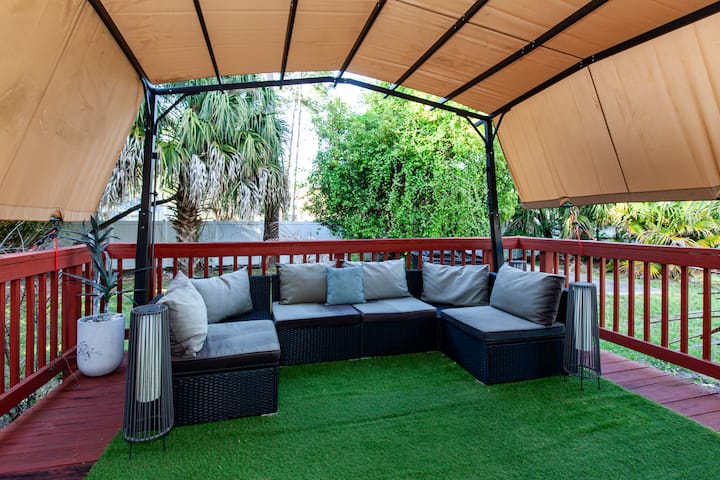 Jacksonville Newly Renovated Stylish 4br Downtown - Jacksonville, FL