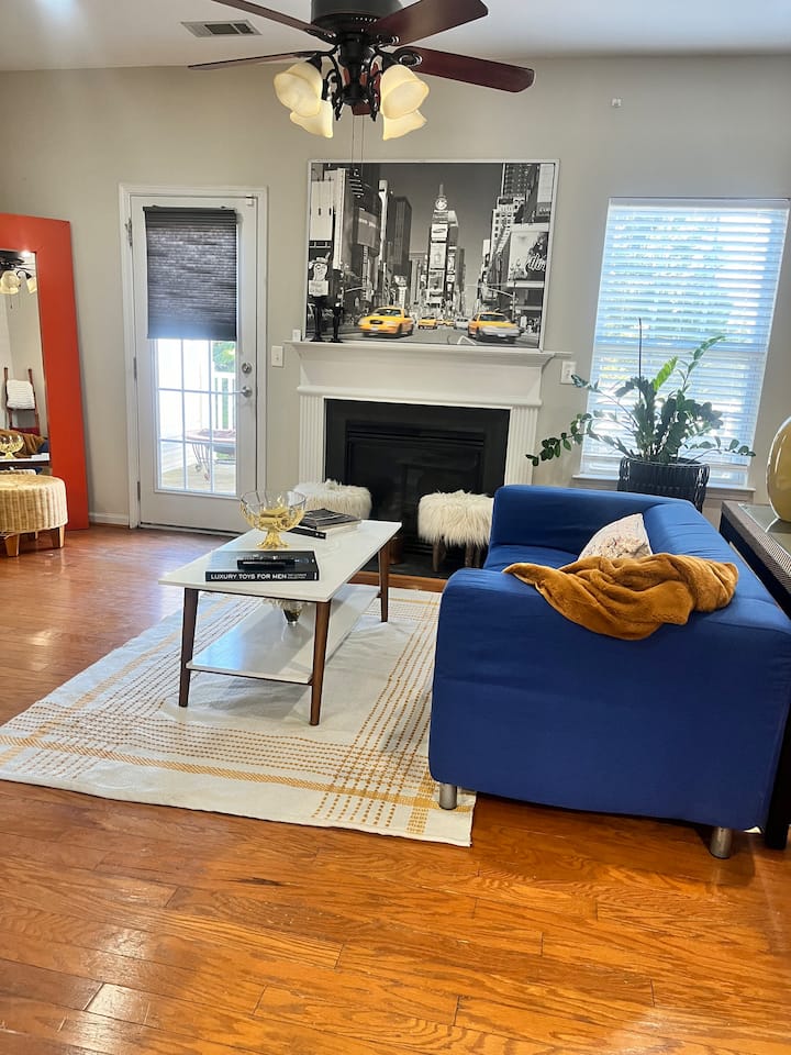 Spacious & Comfortable 3 Story Townhouse - Charlotte, NC