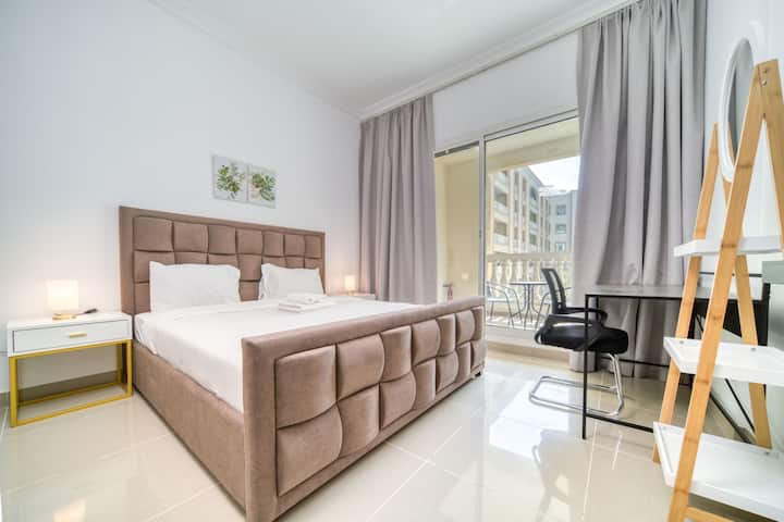 Plaza Studio, Walk To Five Hotel - Émirats arabes unis