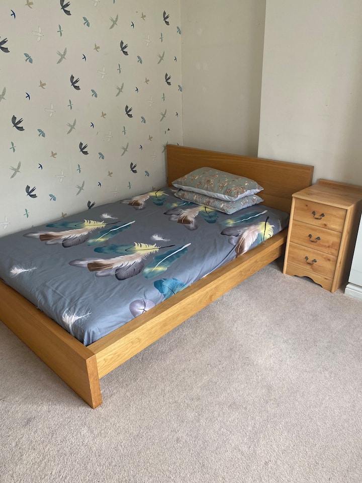 Queen Size Bed Room - High Wycombe