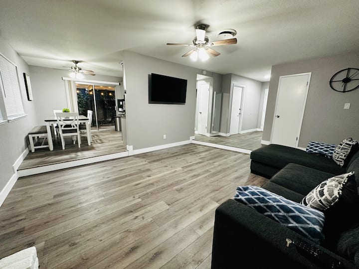 Newly Remolded Lux Comfortable Cozy Single Story - Modesto, CA