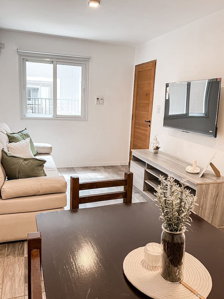 Dpto Ubicado En Centro De Salta, Muy Comodo - Salta