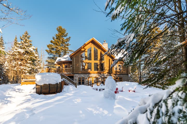 Fiddler Lake Resort: Luxury Chalet + Hot Tub - Saint-Sauveur