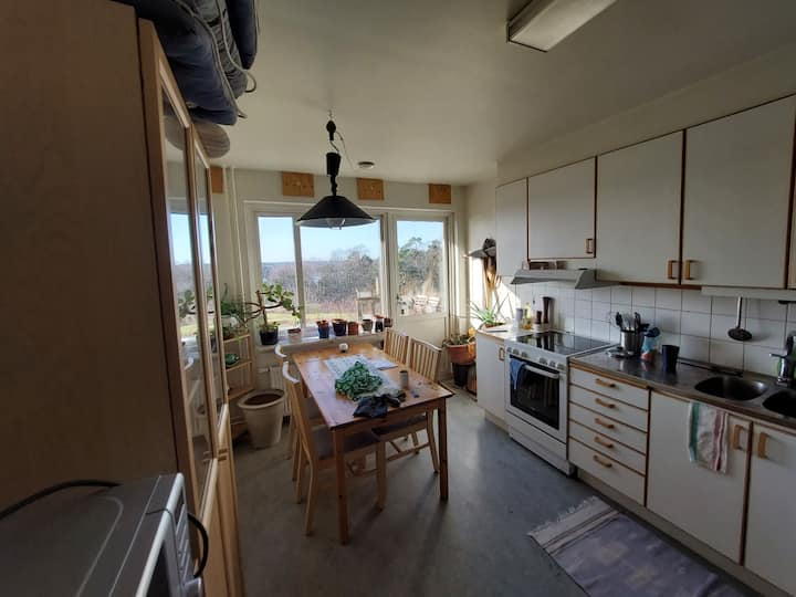 Fint Rum, Med Underbar Utsikt Och Terass I Solna - Stockholm