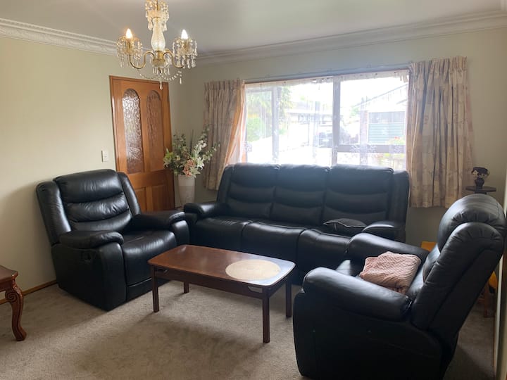 A Master Room With Private Shower And Toilet - Palmerston North