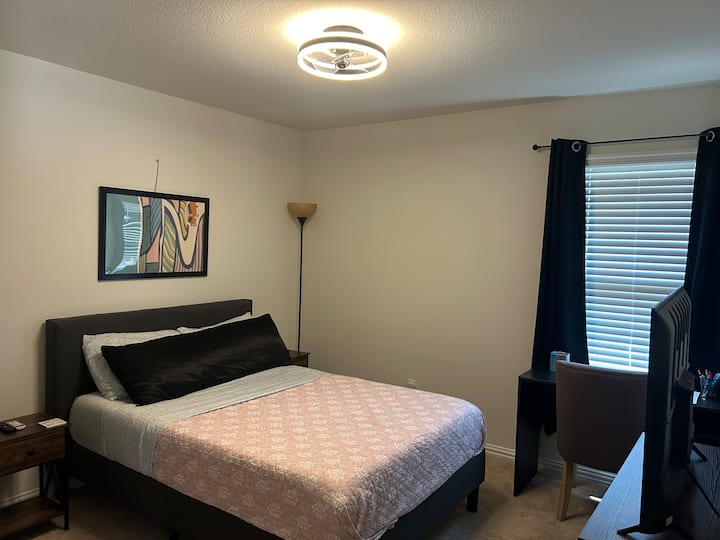 Quiet Clean Bed/bath With A Mini Fridge And Tv - Mesquite, TX