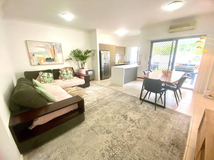 Spacious 3 Bedroom Townhouse With Pool. - Brisbane