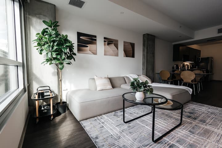 Luxurious Hollywood Condo - West Hollywood, CA