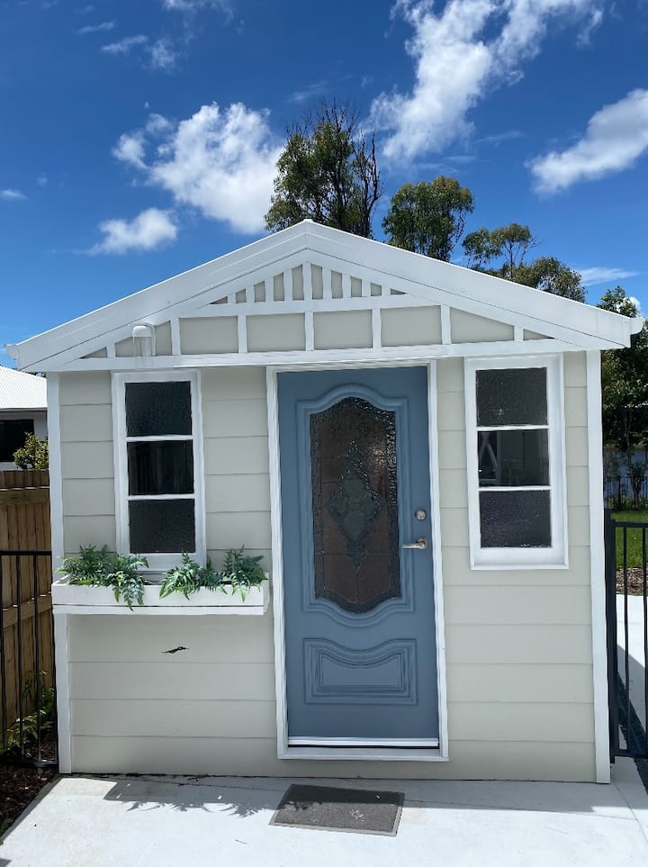 Little Sunny Hampton’s On Lake - Tweed Heads