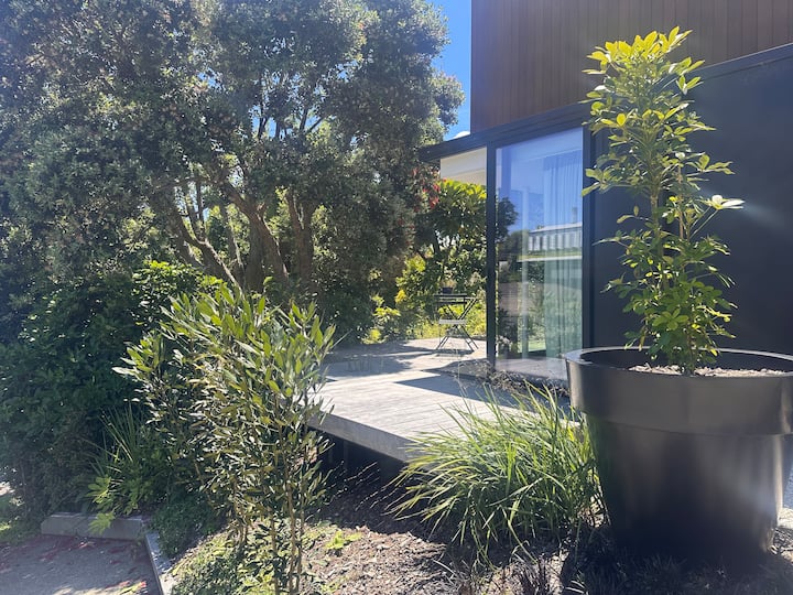 Kapiti Escape. One Queen Bed - Paraparaumu