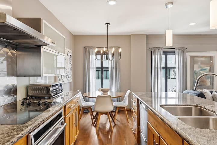 Luxury Condo In The Heart Of Long Beach - Long Beach, CA