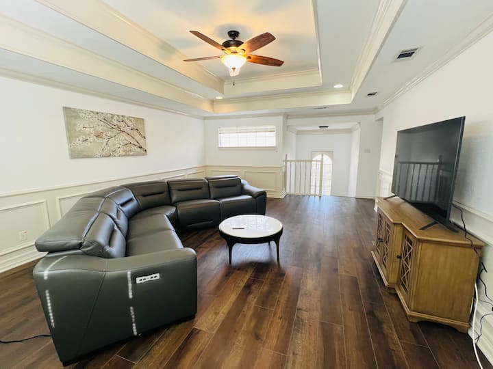 Keller Home In Upscale Neighborhood Close To Dfw - Roanoke, TX