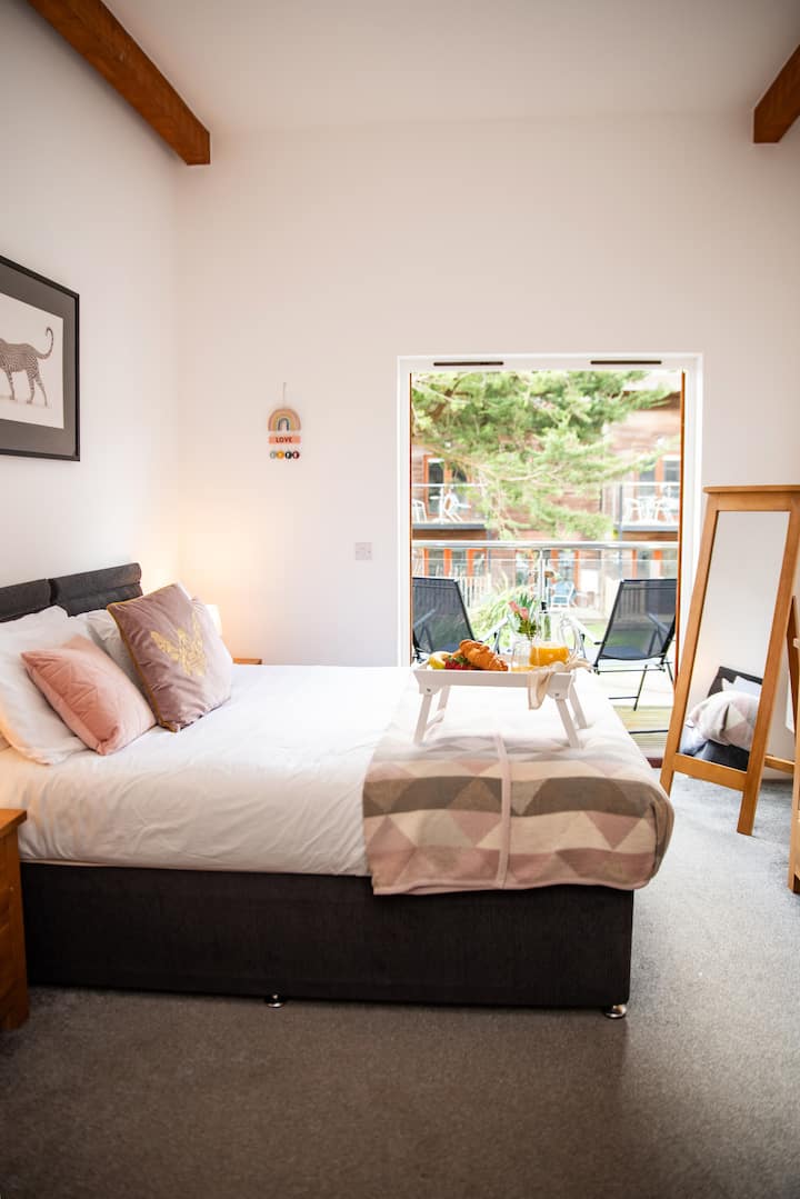 4bed Eco-style Beach Lodge! Beach, Parking, Garden - Pool