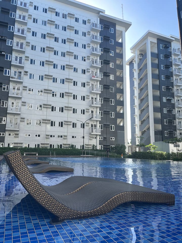 2br With Balcony In Charm Residences - Taytay