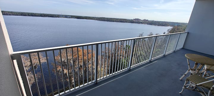 Lakeside 2br | 2 Balconies + Lake + Pool + Disney - Lake Buena Vista, FL