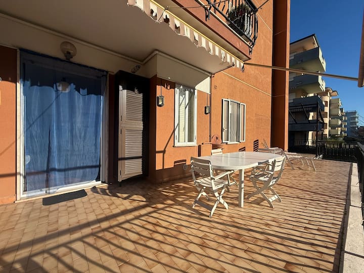 Giardino, Terrazzo, Posto Auto, 6 Persone. - Andora