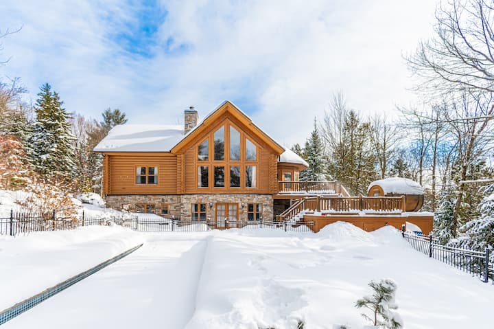 Fiddler Lake Resort: Chalet + Private Pool & Spa - Saint-Sauveur