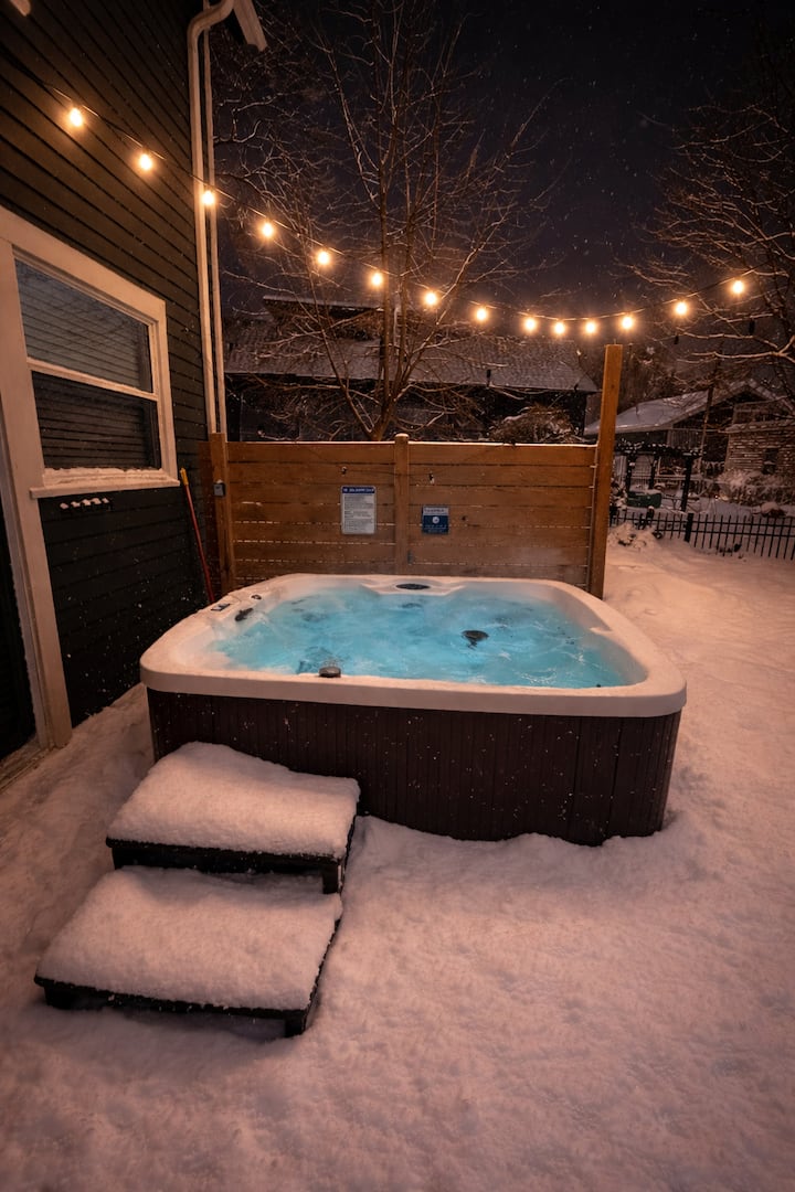 Hot Tub! Ohio City Modern Luxury · 2 King Beds - Cleveland, OH