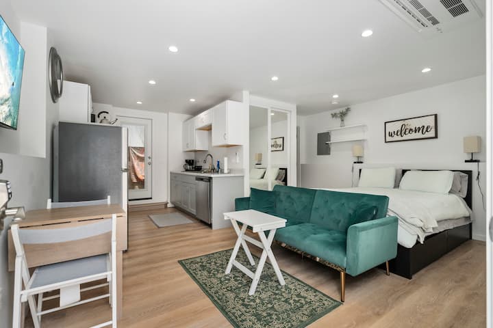 Cozy South Bay Guesthouse - Torrance, CA