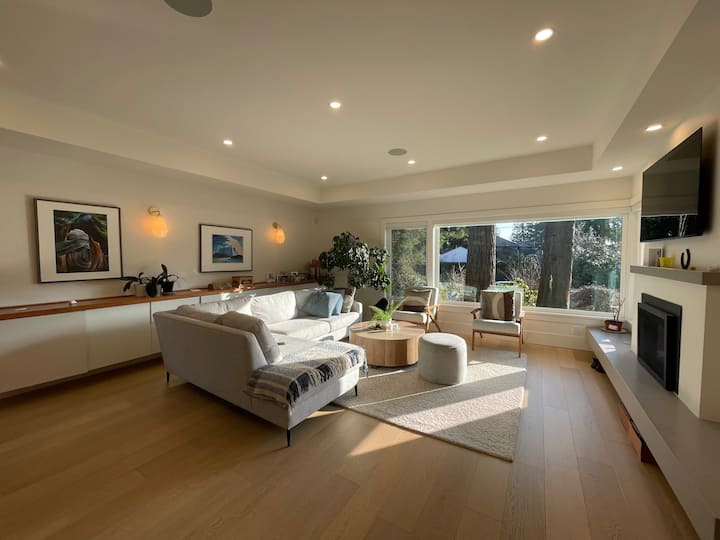 Urban & Nature 4br North Van Home - West Vancouver