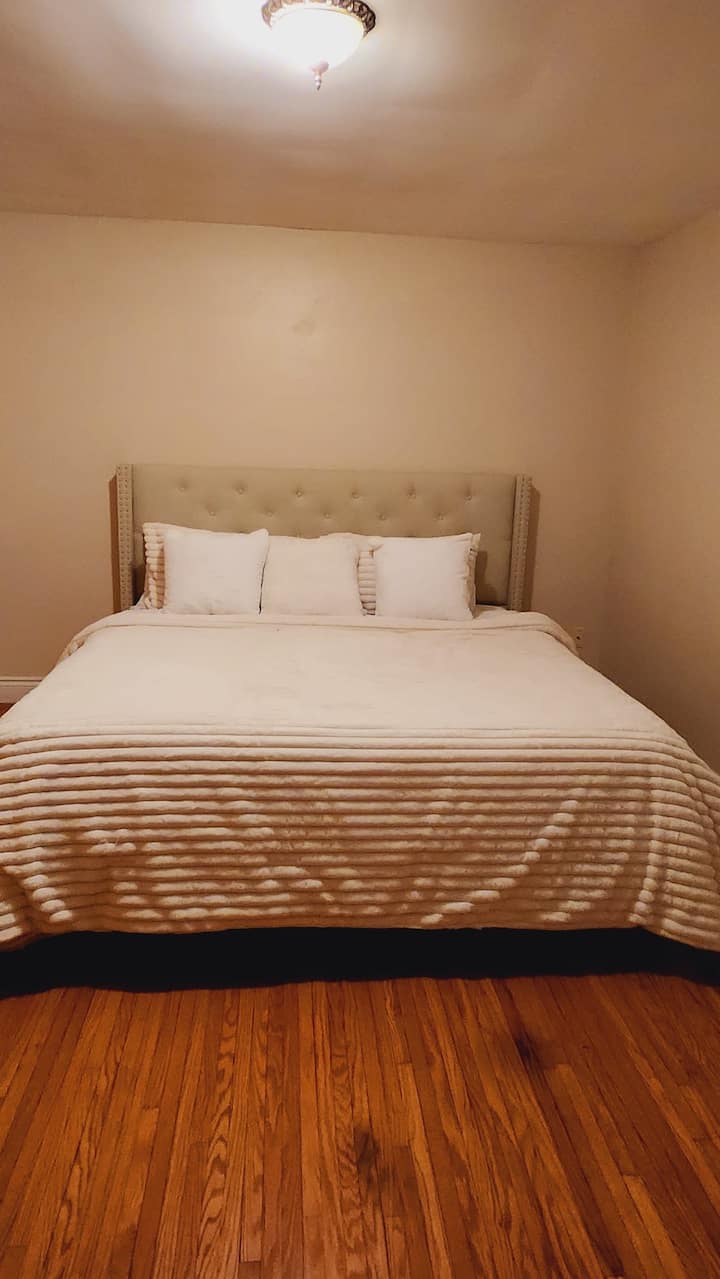 New Grd Floor Apartment With Free Parking. - Burlington