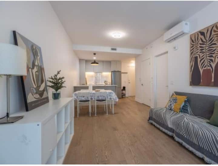 New 3.5 Condo Near Metro  Station Uqam & Beaudry - Montreal