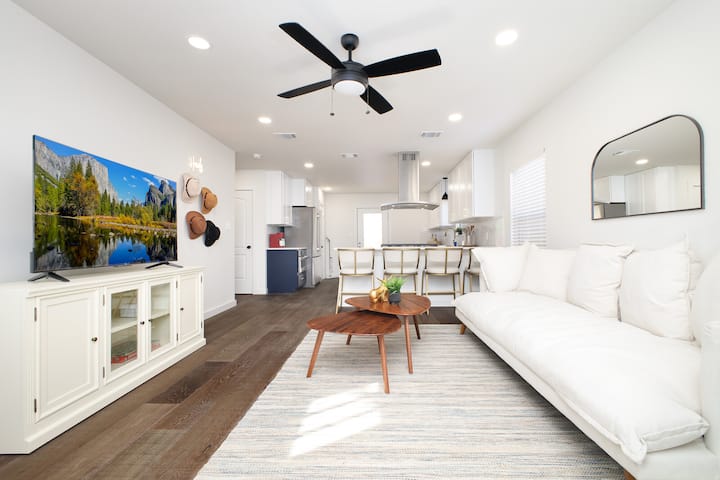 Cozy Farmhouse 3br/2bth W/ Pool - San Antonio, TX