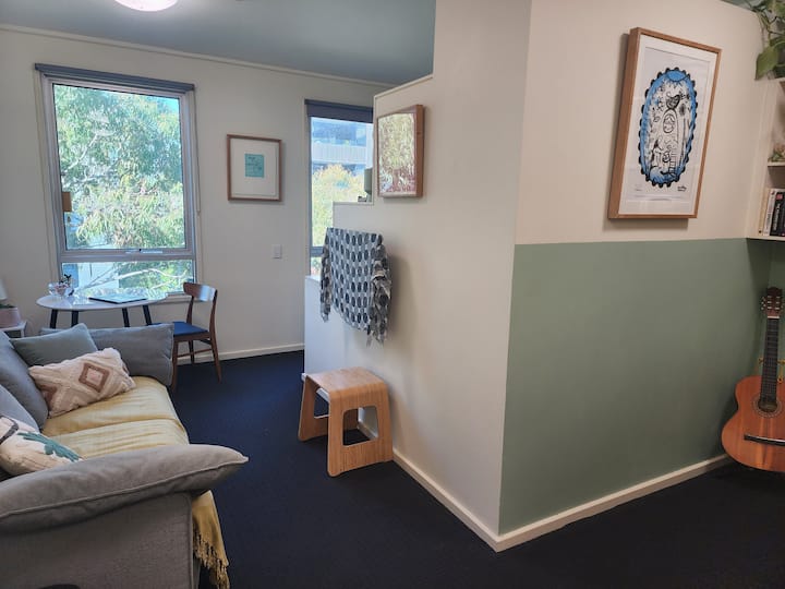 Lygon St-entire Apartment. Tramstop Downstairs - Monash University Parkville Campus