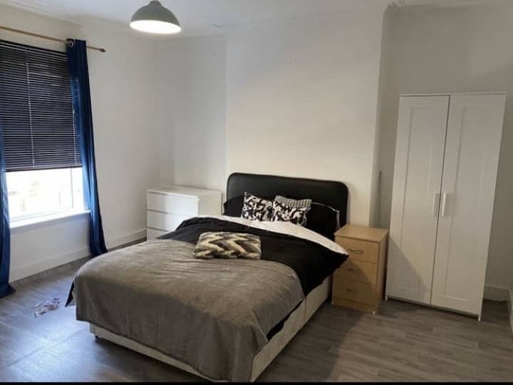 Room In De1 Ideal For Short Term Let - イギリス ダービー