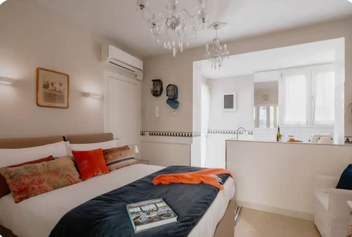 R.o.m.e
Relaxing Oasis With Mediterranean Elegance - Rome