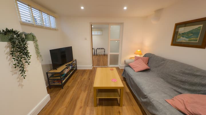 Basement Flat In Heaton Moor - Stockport
