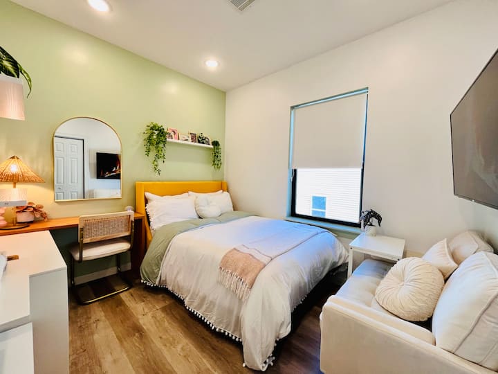 City Nest: Modern Room By Hospitals & Nyc Transp - Paterson, NJ