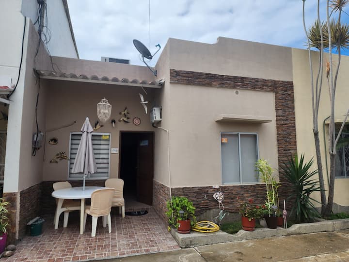 Casa Familiar Segura Y Urbanizada Salinas - La Libertad